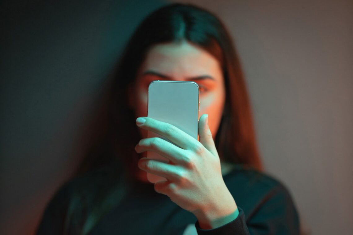 Are smartphones harmful to youth mental health? Experts torn on ...