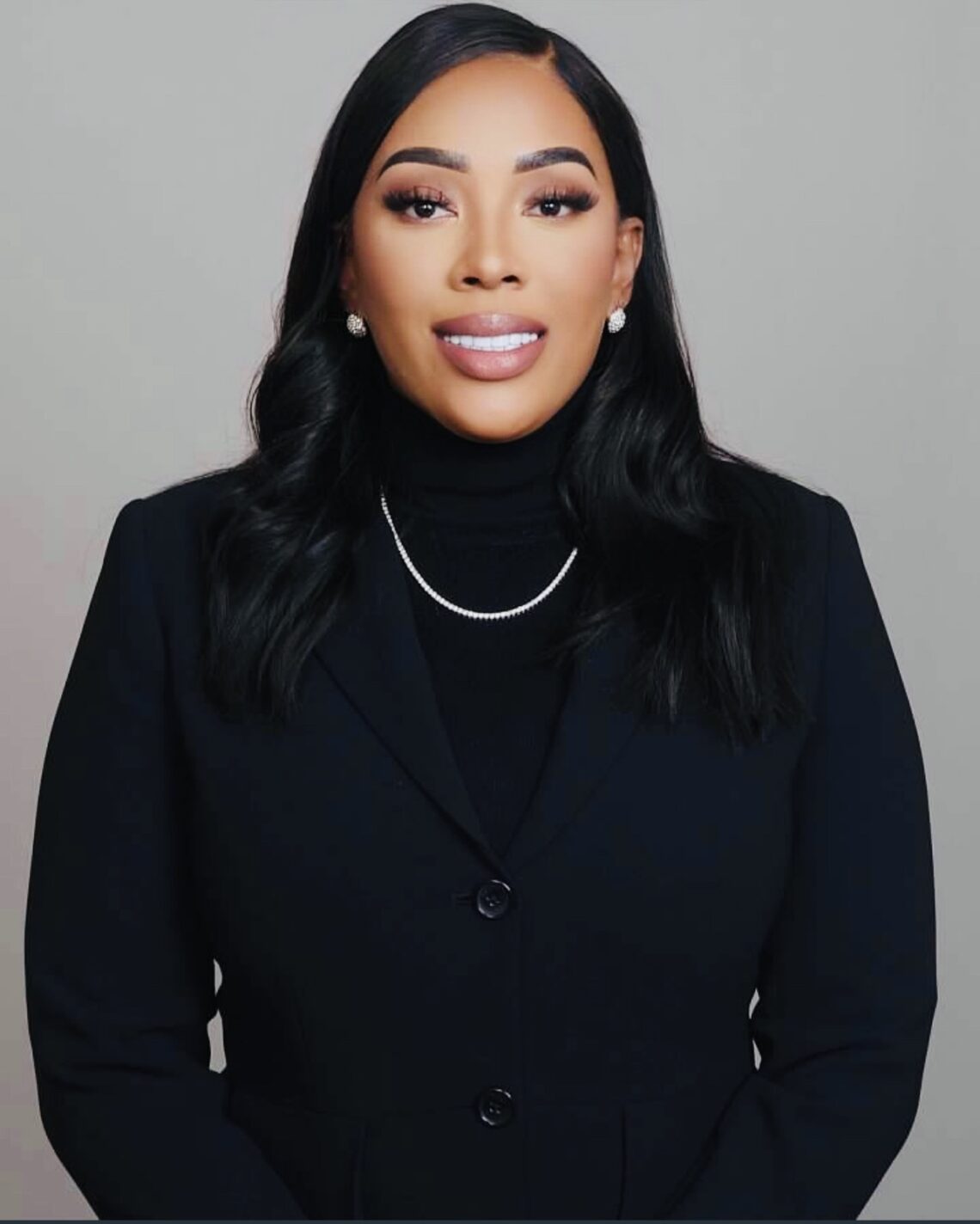 Dr. Dashnay Holmes is a Dynamic Entrepreneur!